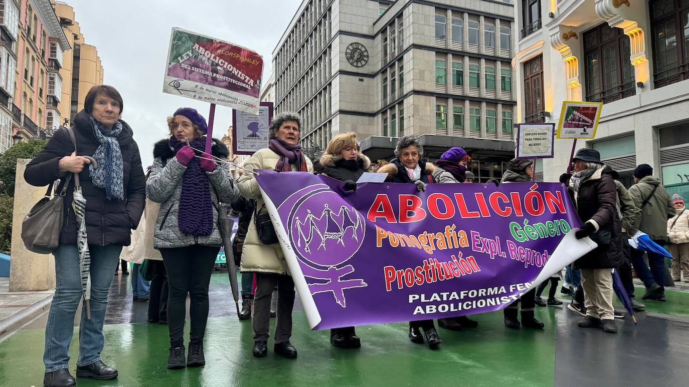 Las imágenes de la Plataforma Contra la Violencia Machista en León | leonoticias.com